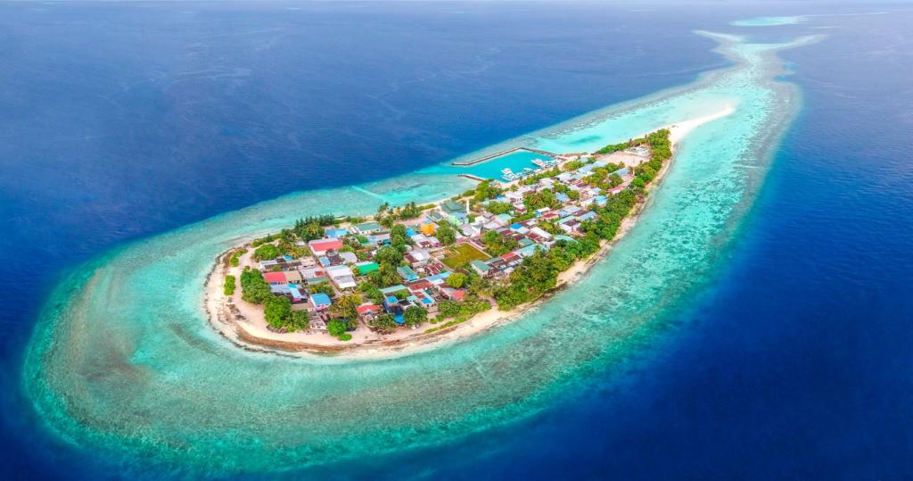 A Quiet and Naturally Beautiful Island in Alif Dhaal Atoll Surrounded ...